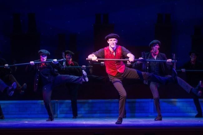 Mary Poppins Lands at The Dells Palace Theater | Wisconsin Mommy